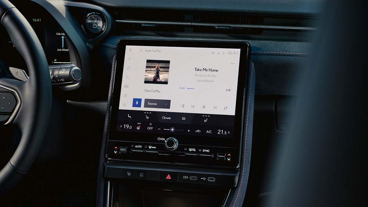 Lexus Safety System | Discover Lexus | Lexus Europe